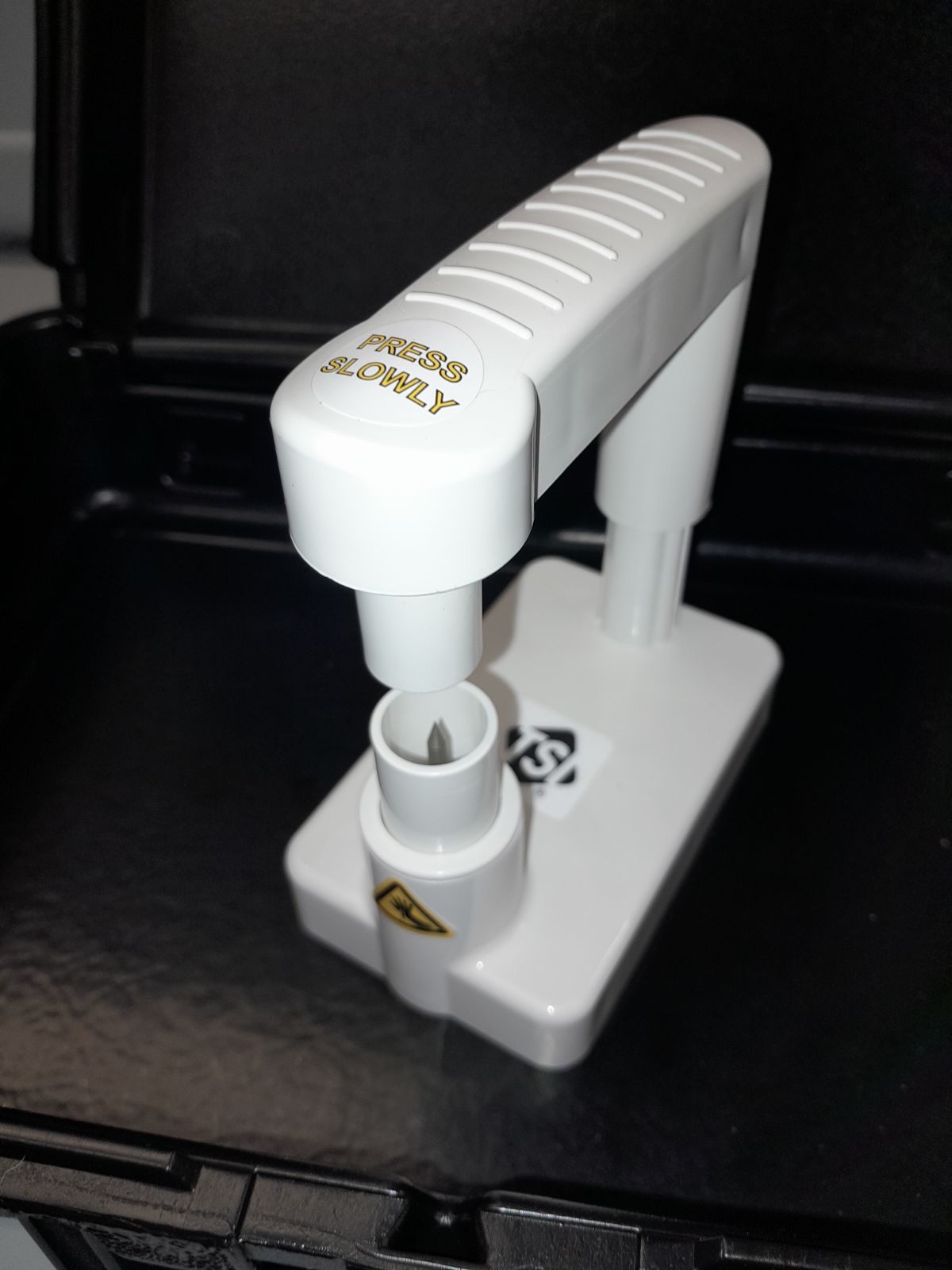 PortaCount Probe Insertion Tool – Pomegranate Medical